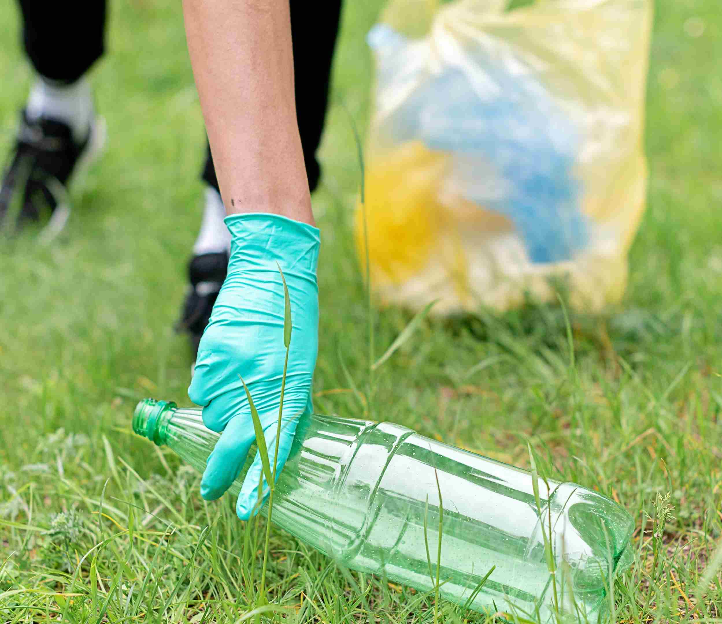 What is "plogging": the trend of picking up trash while jogging