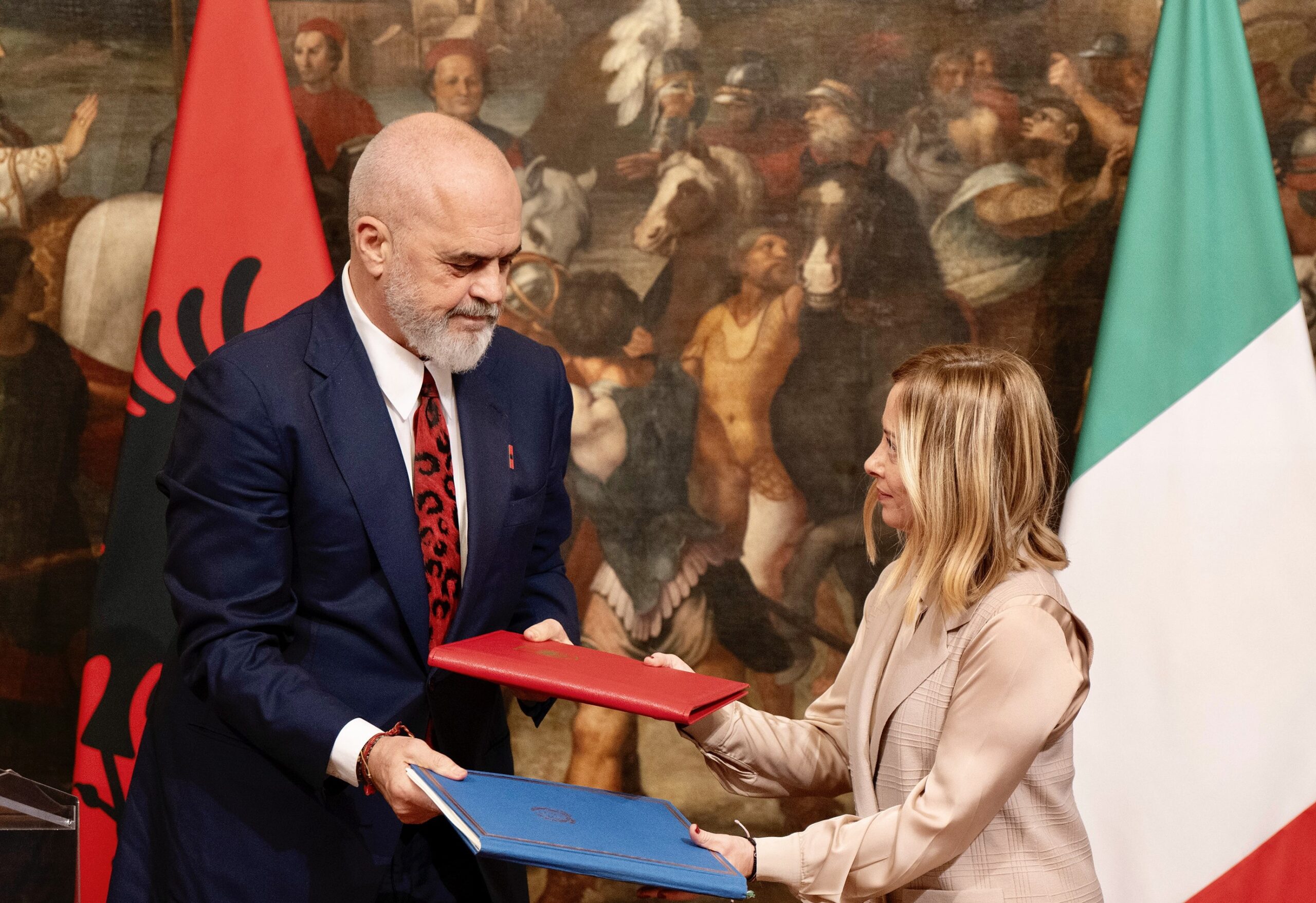 What the pact between Italy and Albania on migrants provides for