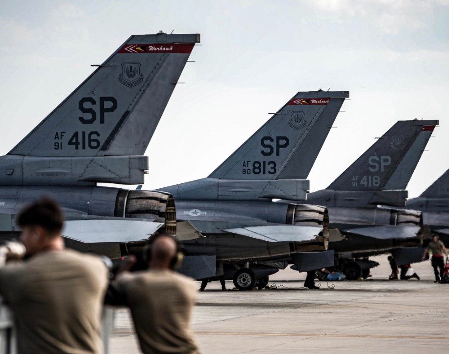 Where are the US military bases located and how many are there?