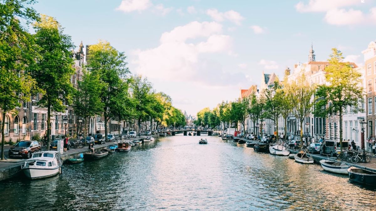 Building livable cities: learning from Dutch urban planning